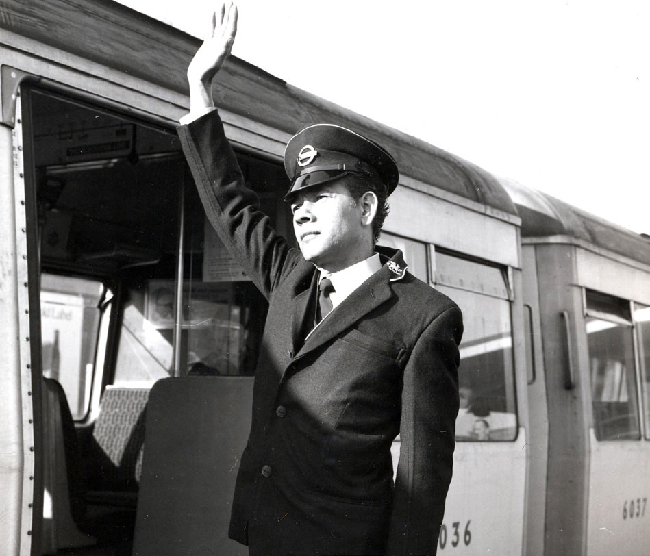 GOING UNDERGROUND :: Tales from the Tube